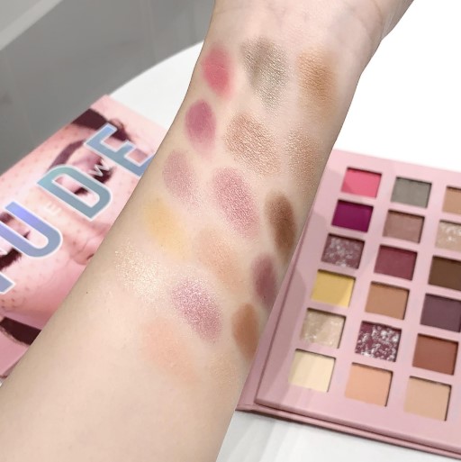 18 color eyeshadow palette. Mini Eyeshadow Palette.