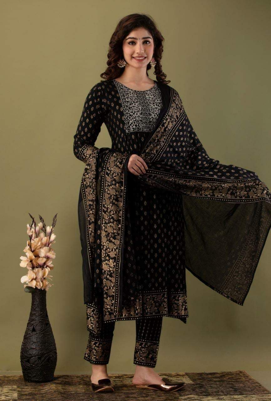 Unstitched screen print cotton three piece salwar kameez for women - 3 ...