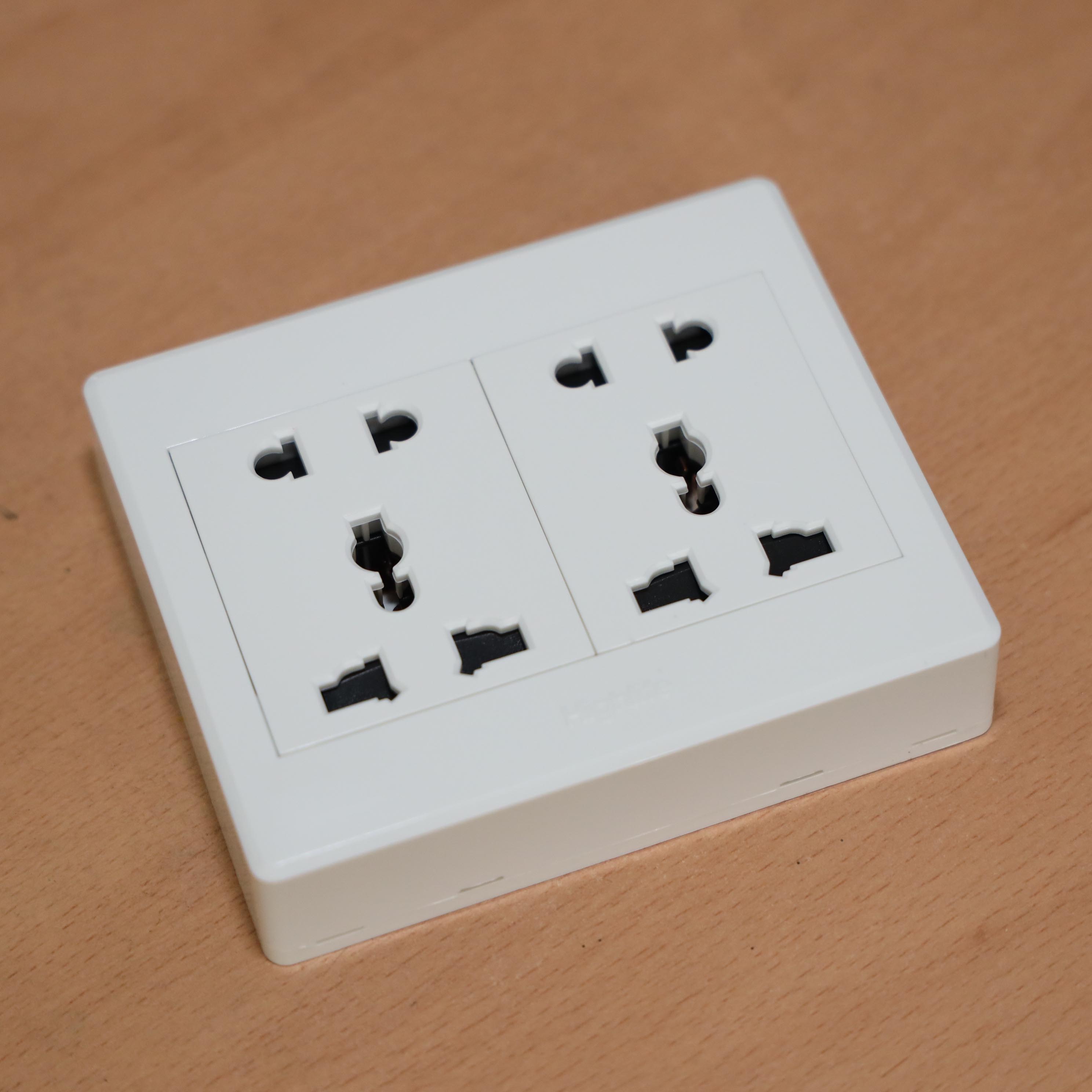 Electric Multi Socket 3 Pin Socket, 2 Pin Socket, MK Socket