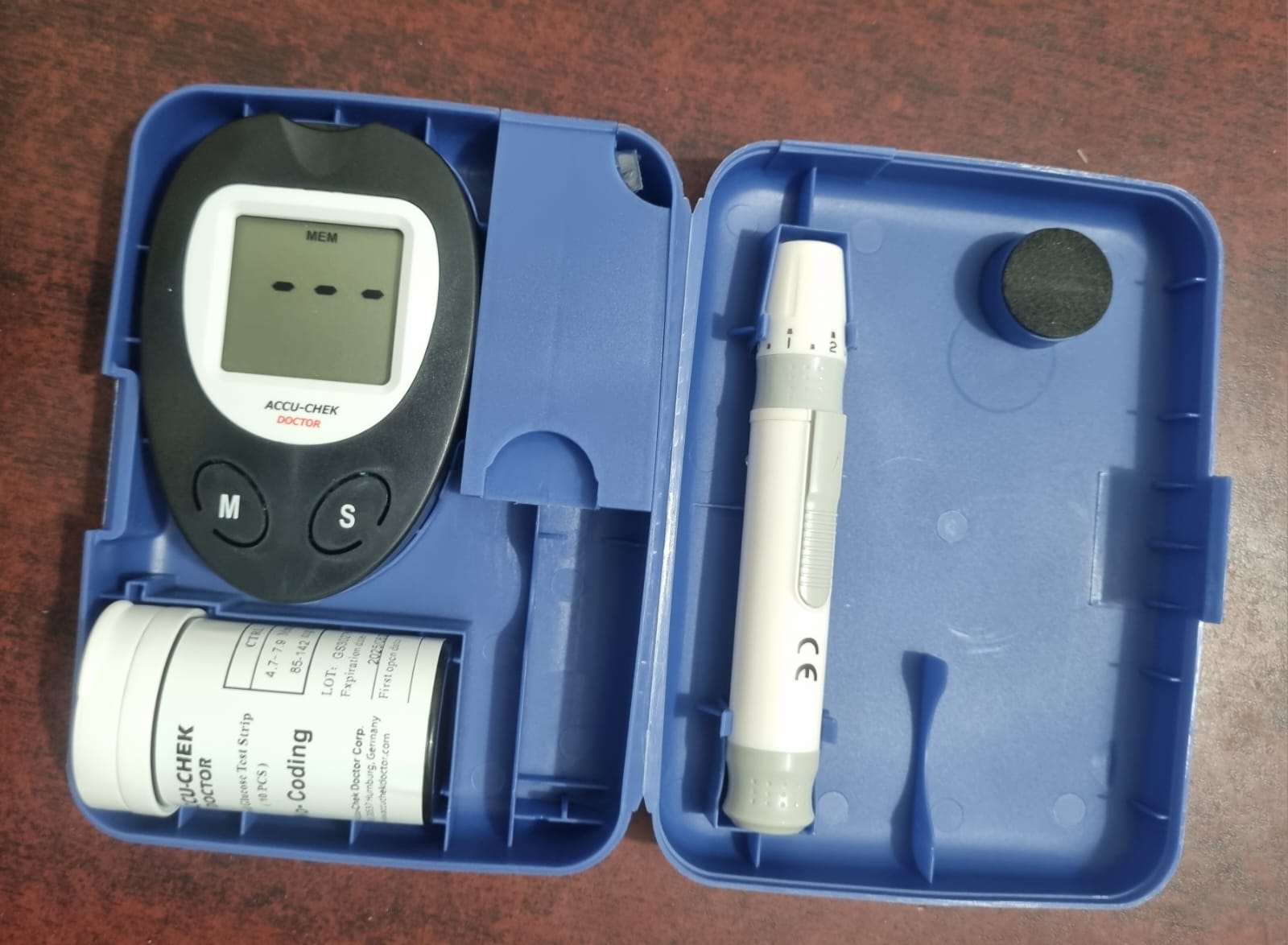 Accu Chek Doctor Instants Blood Glucose Monitor digital machine