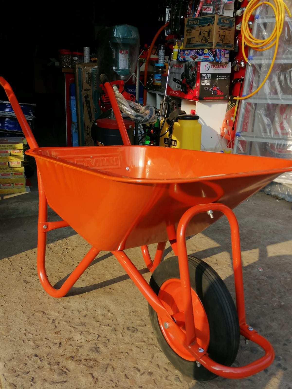 Arbana Trolley , Load Capacity: 350 KG,Wheel Barrow, Wheelbarrow ...
