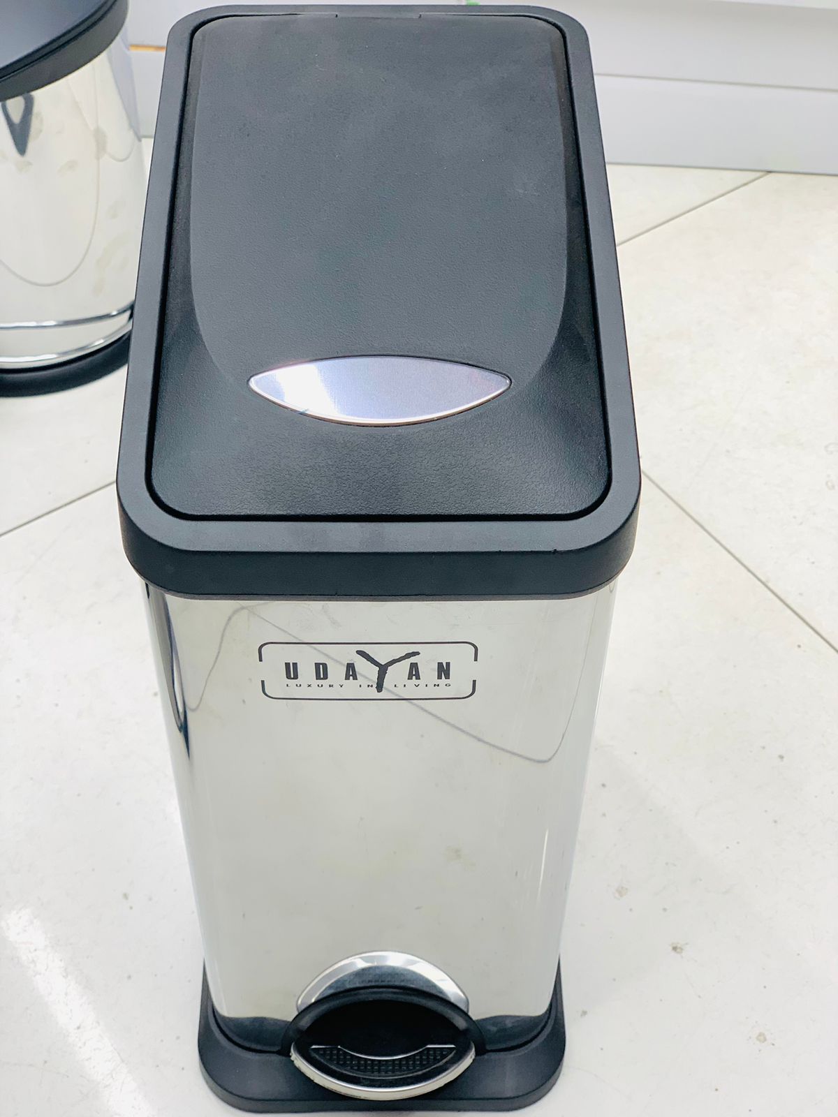 8 Liter STAINLESS STEEL STEP BIN WITH SORFT CLOSE LID