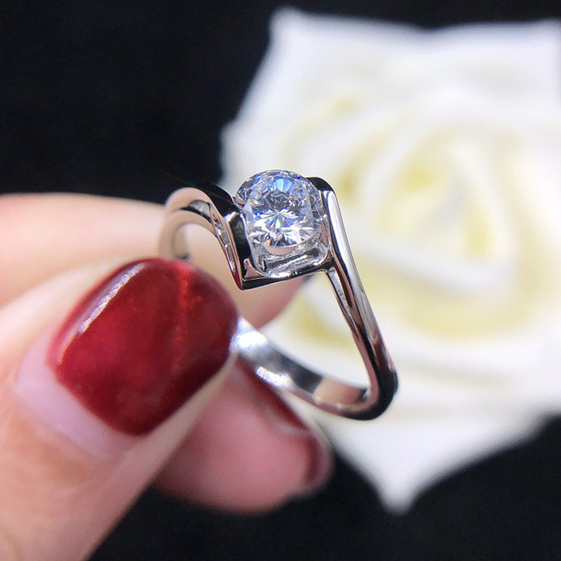 Simple Clean Face Claw Zircon Ring Twist the Wall Love Angel Kiss ...