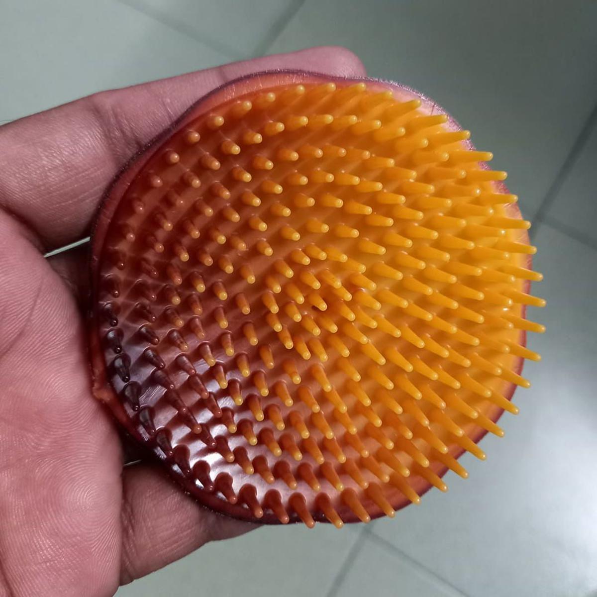 ROUND POCKET Plastic Hair Combs Shampoo Brush Massage Deep Cleaning ...