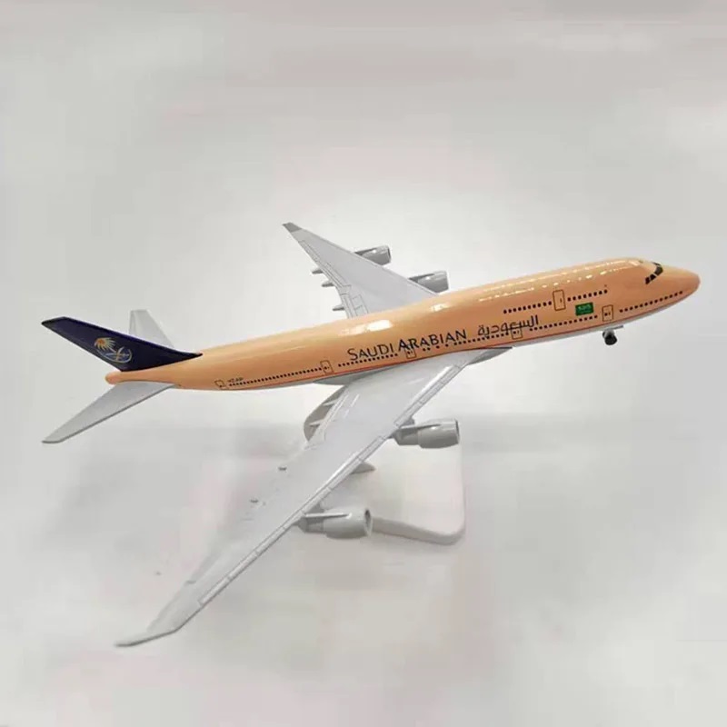20CM 1/400 B747 model SAUDI ARABIAN AIRLINES with base landing gear ...