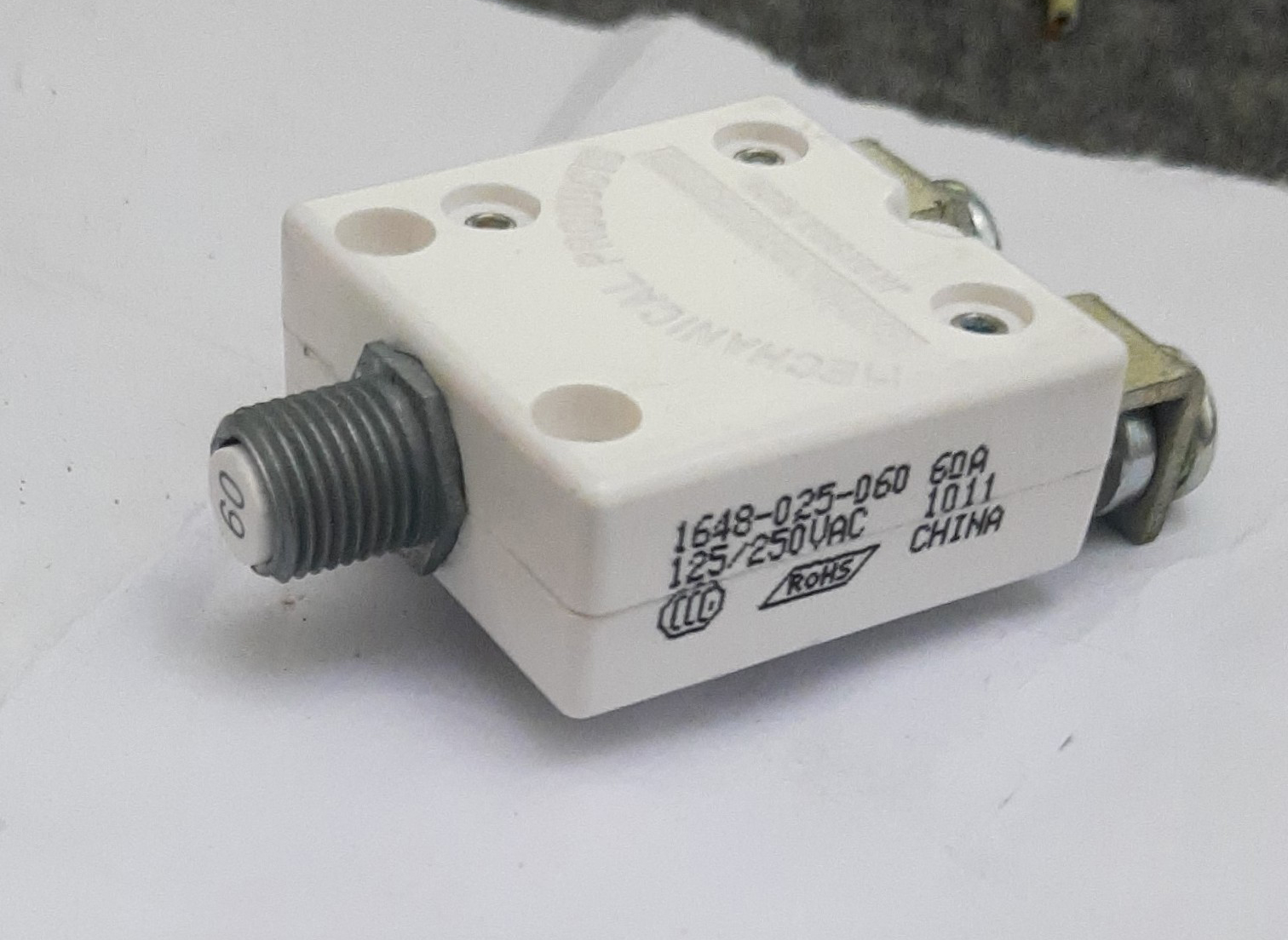 Push To Reset Circuit Breaker Universal Push To On Fuse Circuit Breaker ...