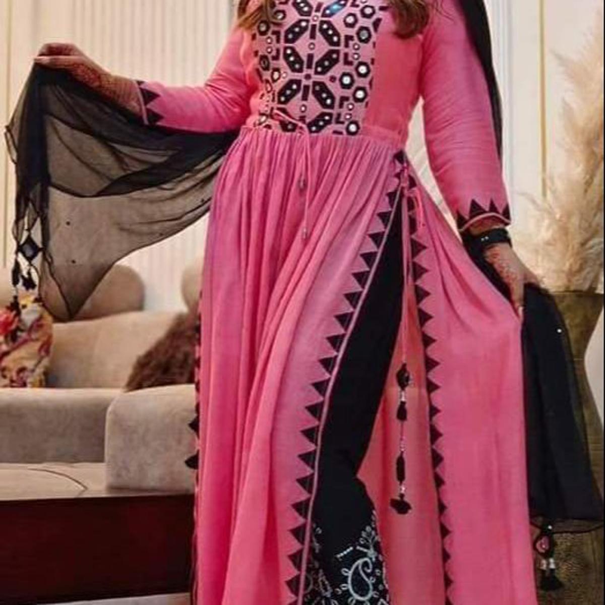 Traditional Clothing Saree, Salwar Kameez & Kurtis for Women in ...