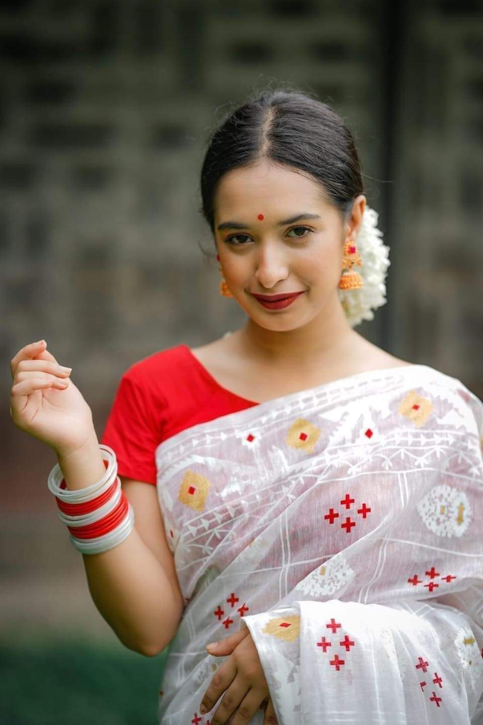 Fashionable New Design Multicolor White Skin Print Sari - Gorgeous ...