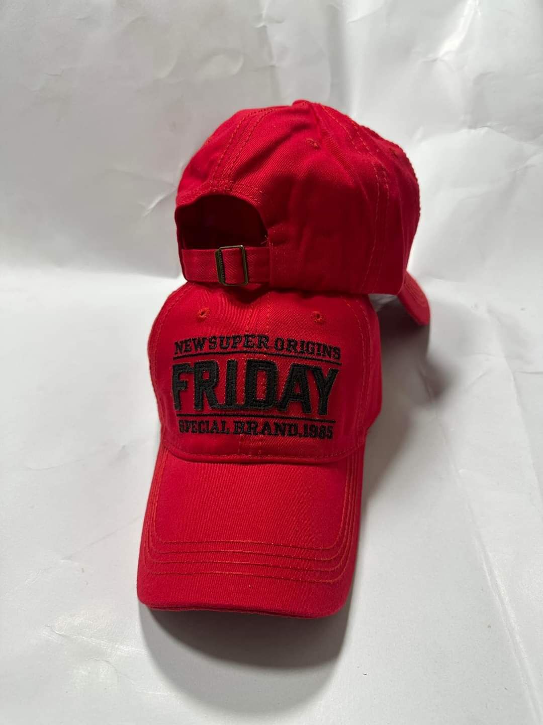 Red Premium Embroidary Logo Cotton Fabric Curved Visor Cap