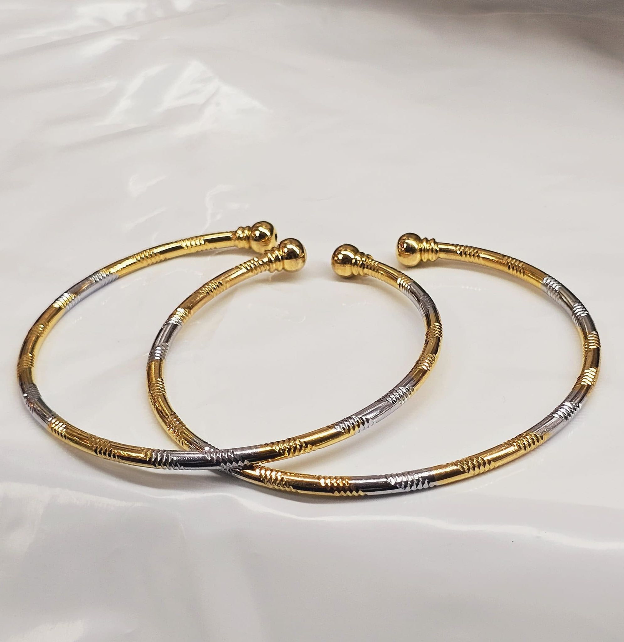 Fashionable Classic Design Daily Wear Adjustable Bangles For Women ...