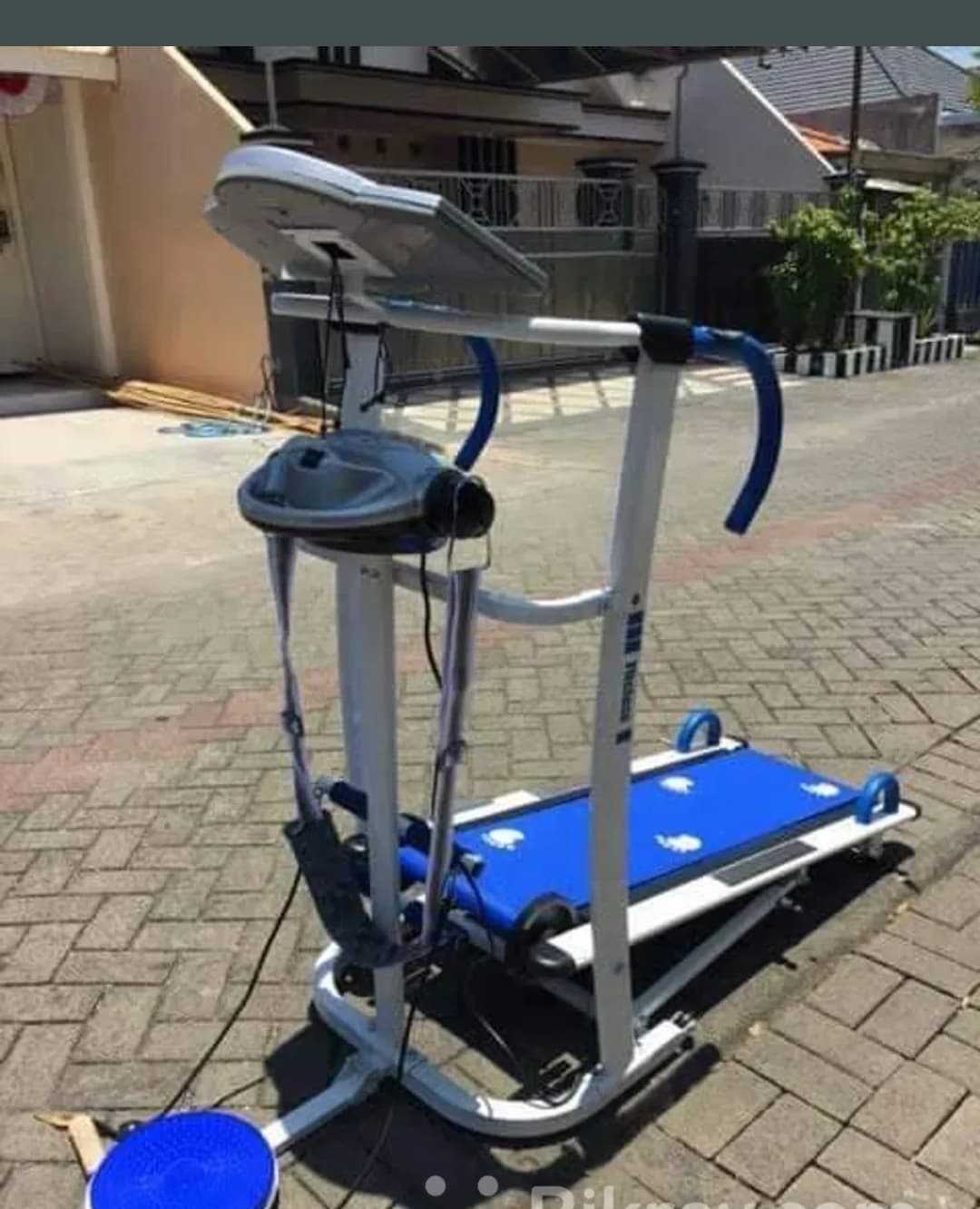 6 way manual treadmill ,like ,massage machine ,push up,sit up,twister ...