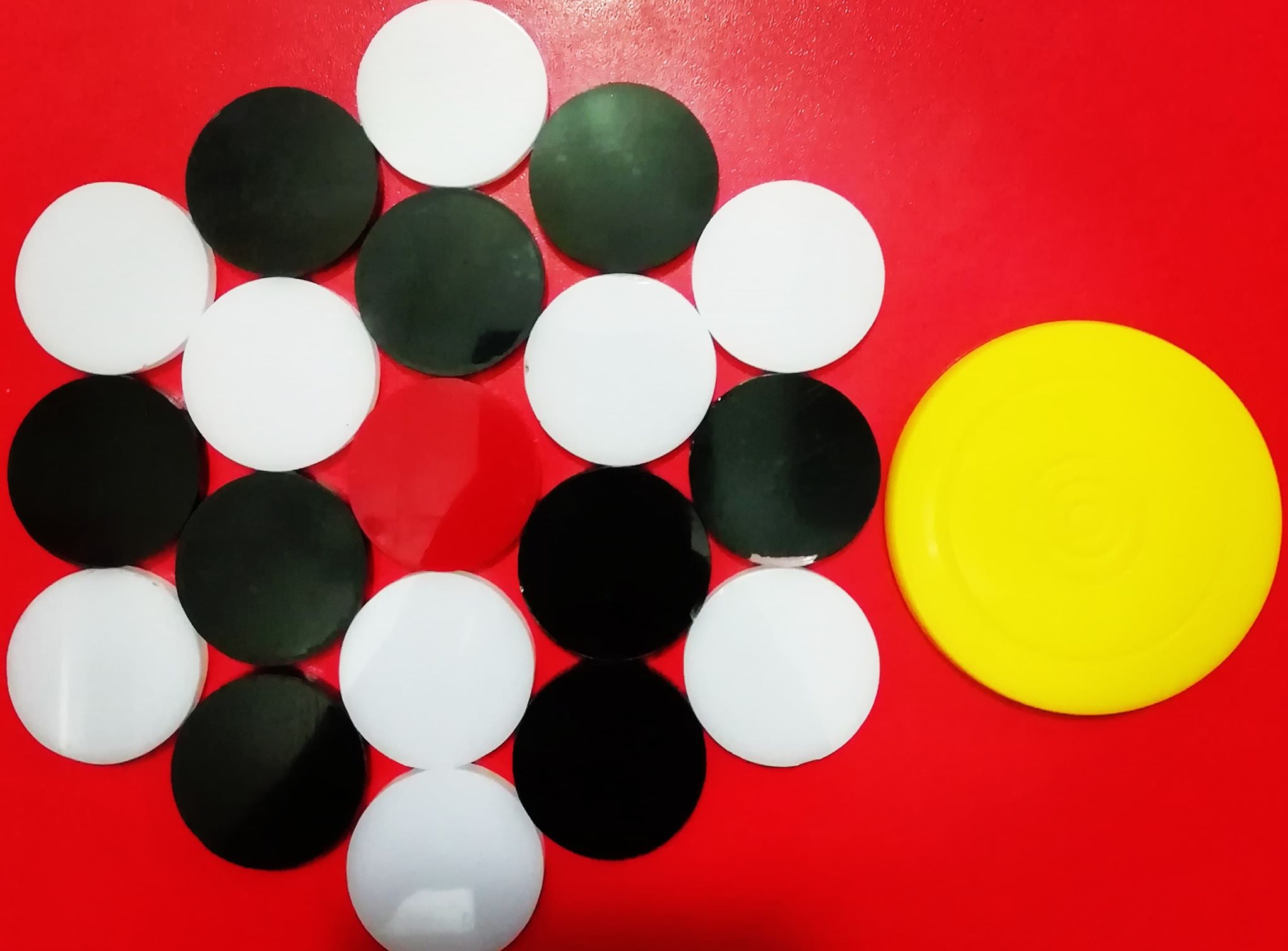 Carrom Guti ,Carrom Coins With Striker- 9 White & 9 Black Coin With 1 ...