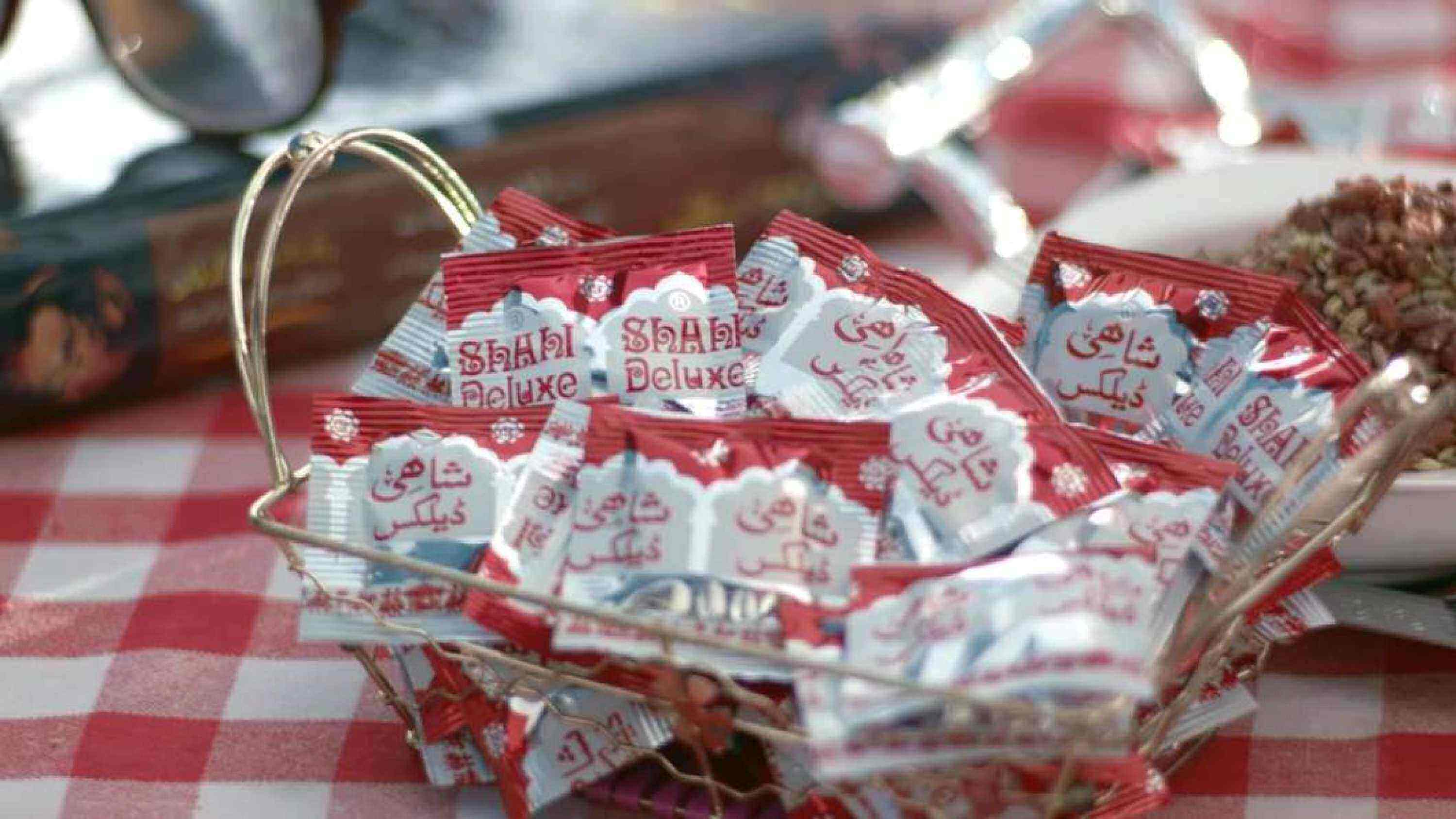 Shahi Deluxe Pan Masala (48Pcs In One Box)